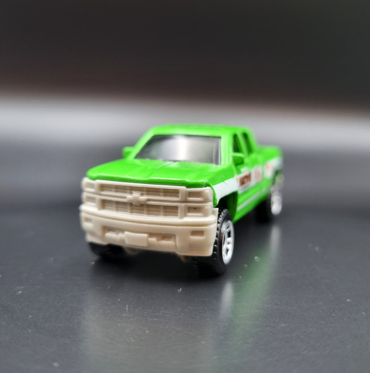 Matchbox 2020 '14 Chevy Silverado Green MBX Construction II 5 Pack Loo ...